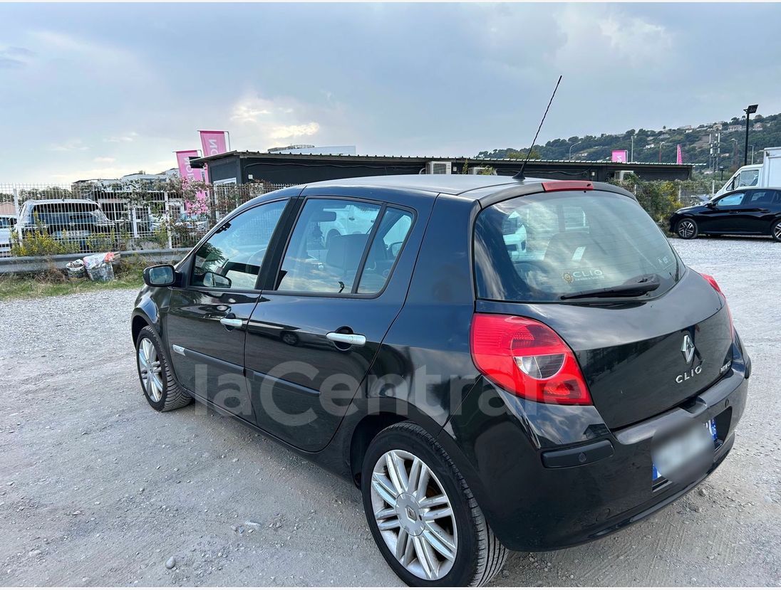 Annonce Renault clio ii (2) 1.6 16s 110 initiale 5p 2006 ESSENCE ...